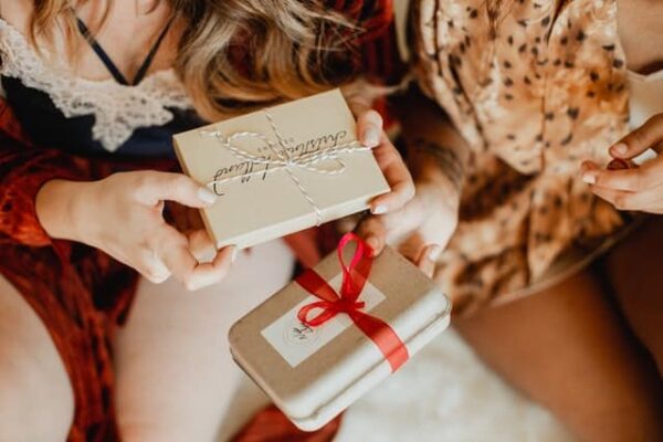 Why Do People Give Gifts: Psychology Behind Gift Giving - Airfrov